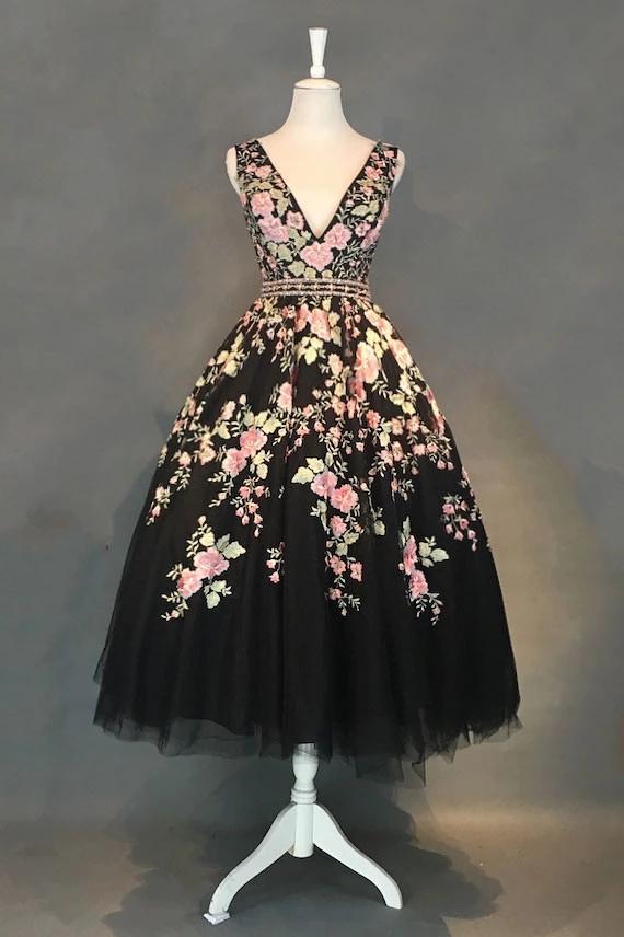 A Line V Neck Floral Tea Length Black Tulle Prom Dresses With Beading